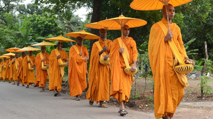 'Sắc phục tăng lữ' – chặng đường tìm lại cội nguồn